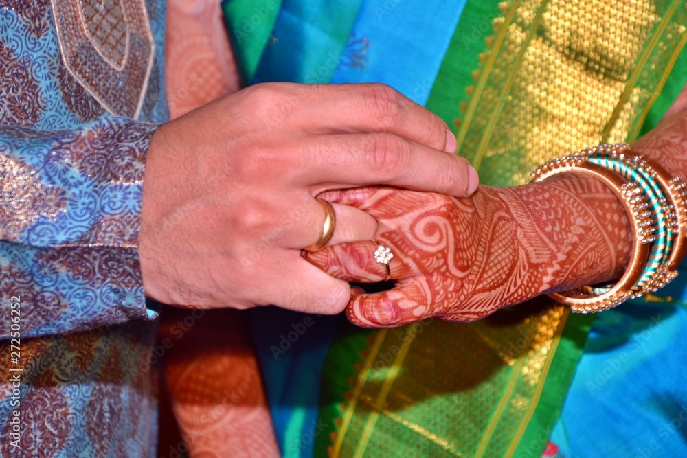 Maharashtrian Wedding Ritual - Sakharpuda (Engagement) ritual - An ...