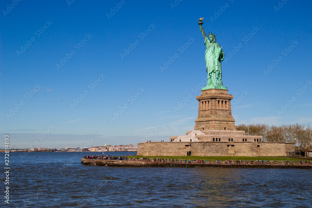 Crowd of tourists around Statue of Liberty New York Manhattan Stock ...