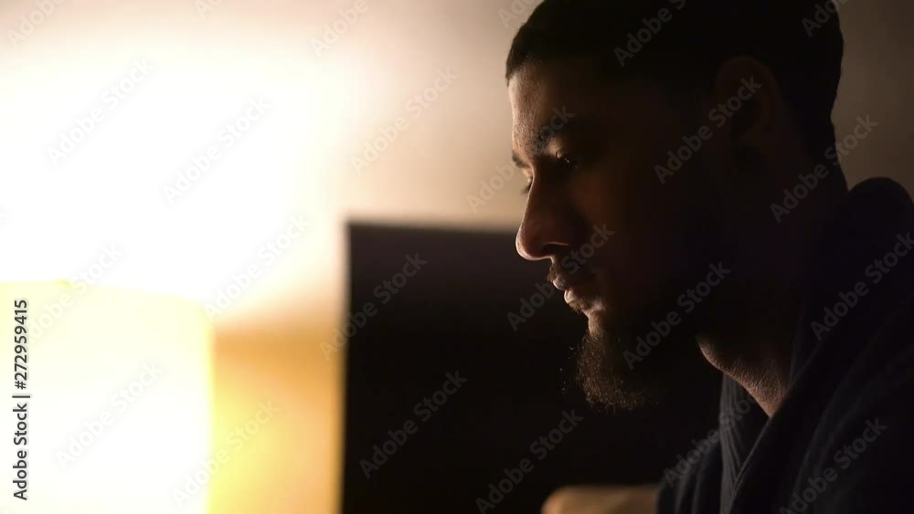 Vidéo Stock up close profile of a man sitting in his bedroom with a ...