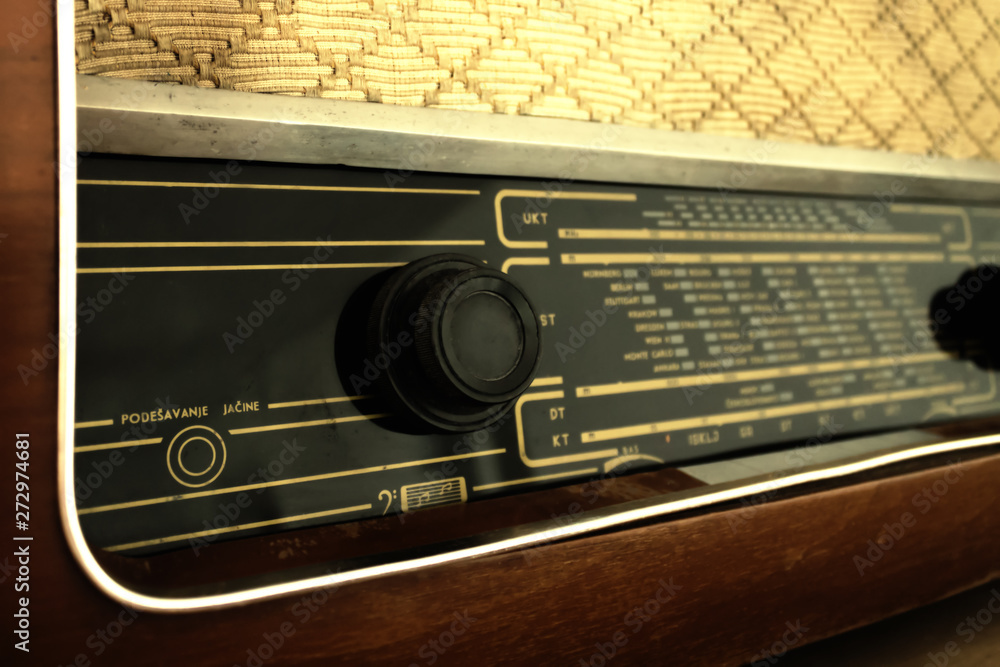 Old radio from the 60s, in a wooden box with traces of use and past ...