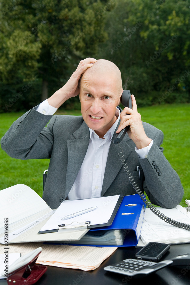 Telefonieren im Chaos Stock Photo | Adobe Stock