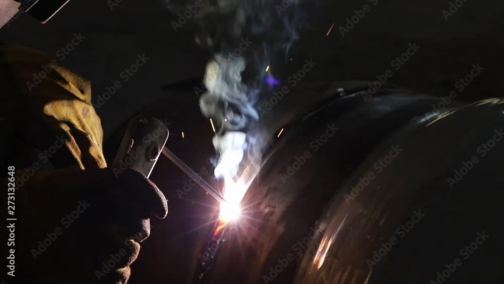 Manual arc welding of large diameter pipeline elements. Welding works ...