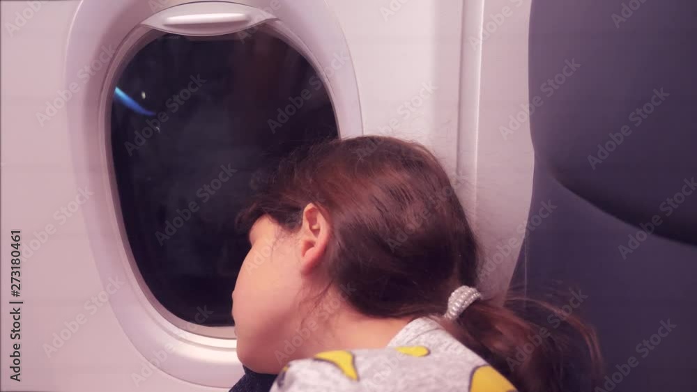 Vidéo Stock aviation aircraft concept. young little girl sleeping on ...