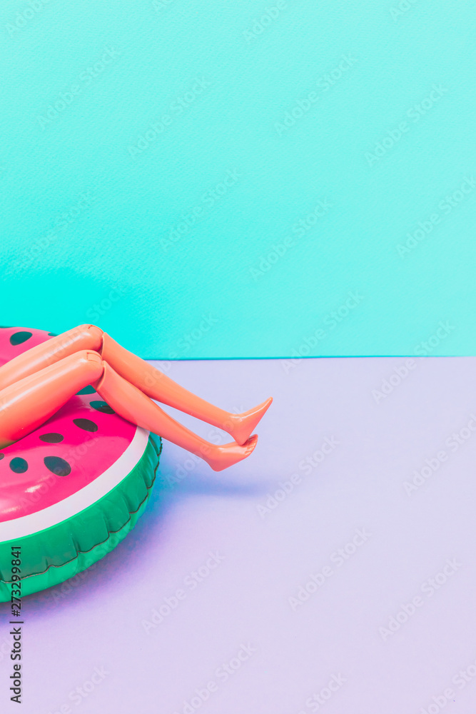 Fotka „girl In Bikini Sunbathing In Swimming Pool In Inflatable Pool Toy In The Shape Of