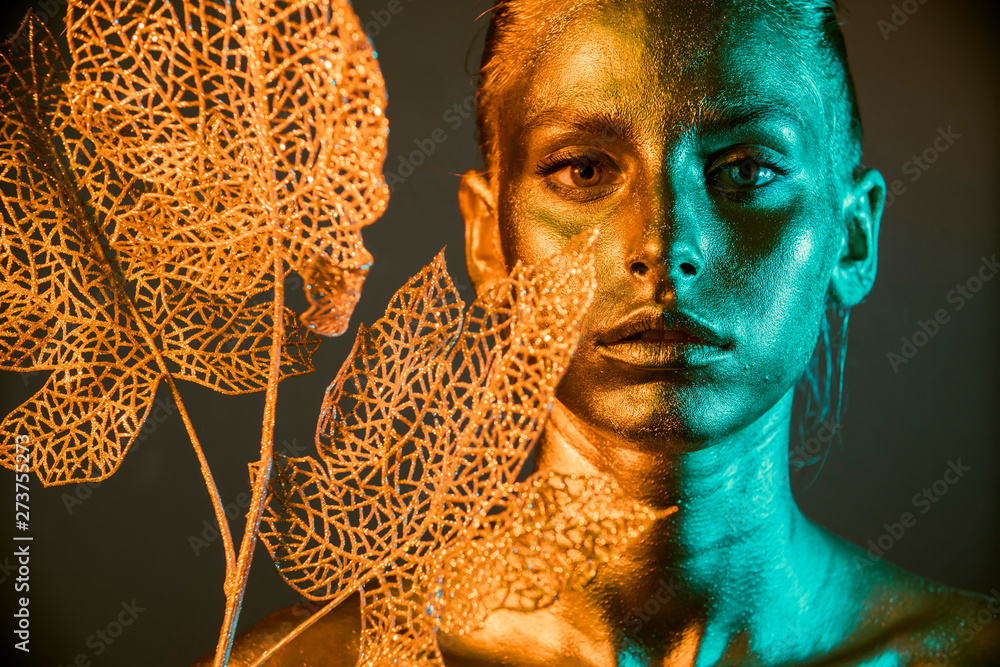 Fashion model woman golden skin face in bright sparkles, Trendy glowing ...