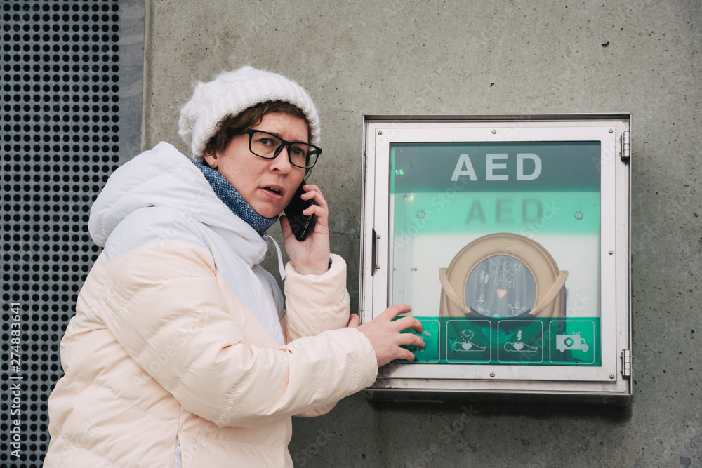 medicine cardiopulmonary resuscitation emergency call. Caucasian woman ...