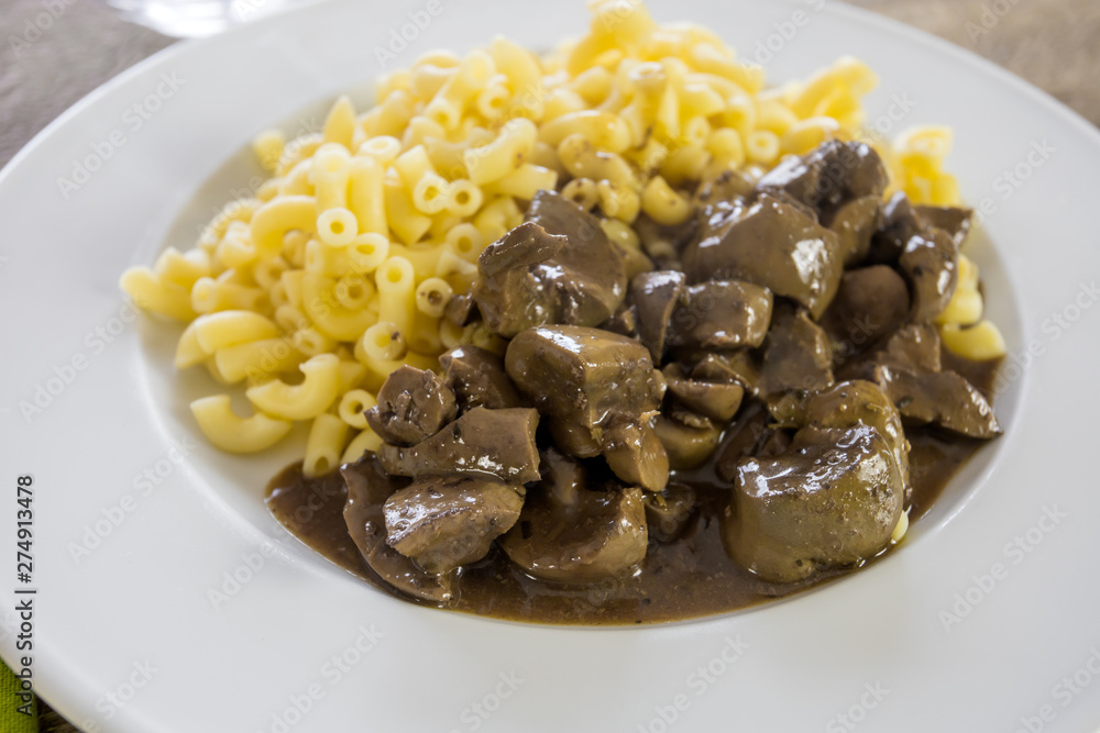 rognons de boeuf et pâtes Stock Photo | Adobe Stock