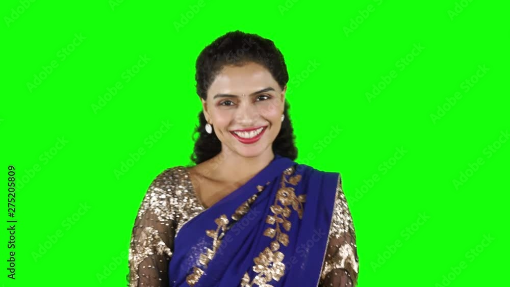 Vidéo Stock Pretty Indian Woman Wearing Saree And Winking Her Eyes At