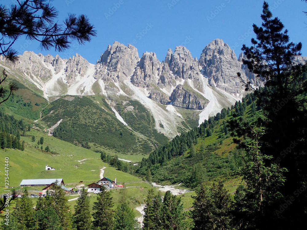 Austria, Tirol, Stubai alps, the Kemater mountain hut at the bottom of ...