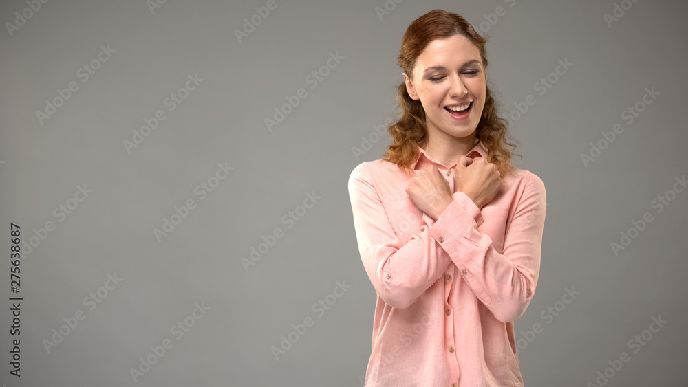 Foto de Woman saying love you in sign language, teacher showing words ...