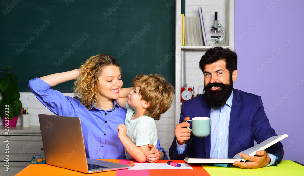 Family school partnerships examples. Parents encouraging their little ...