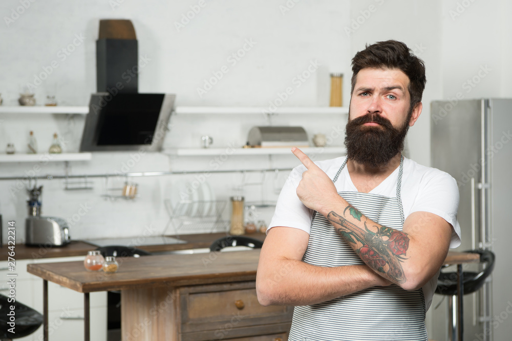 Foto de Welcome to his master class in culinary school. Happy master ...