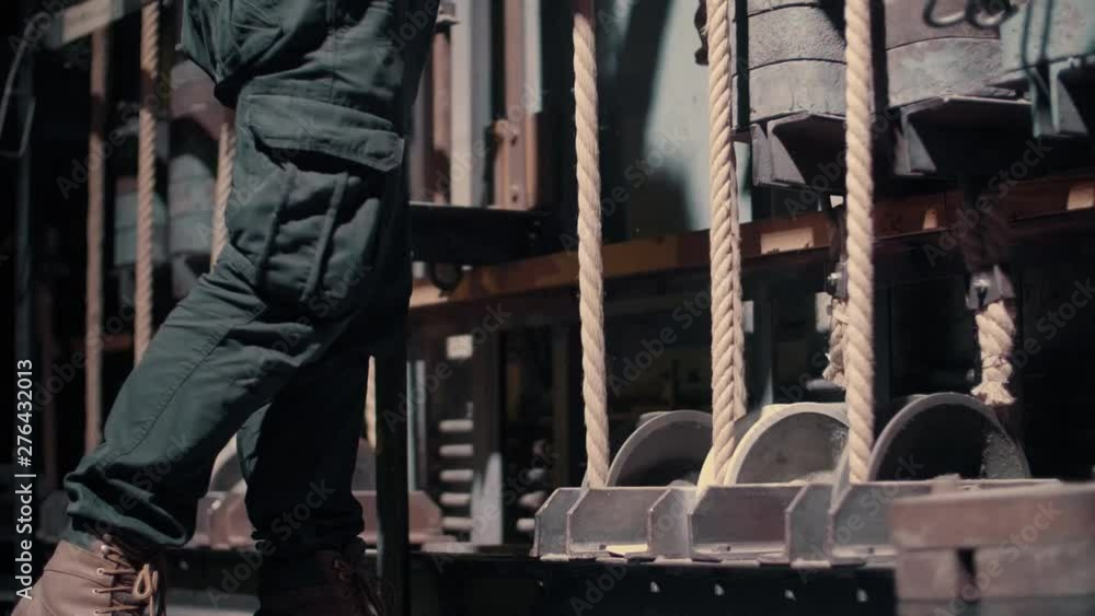 Stockvideon Man pulls the rope in theatre backstage. Details of the ...
