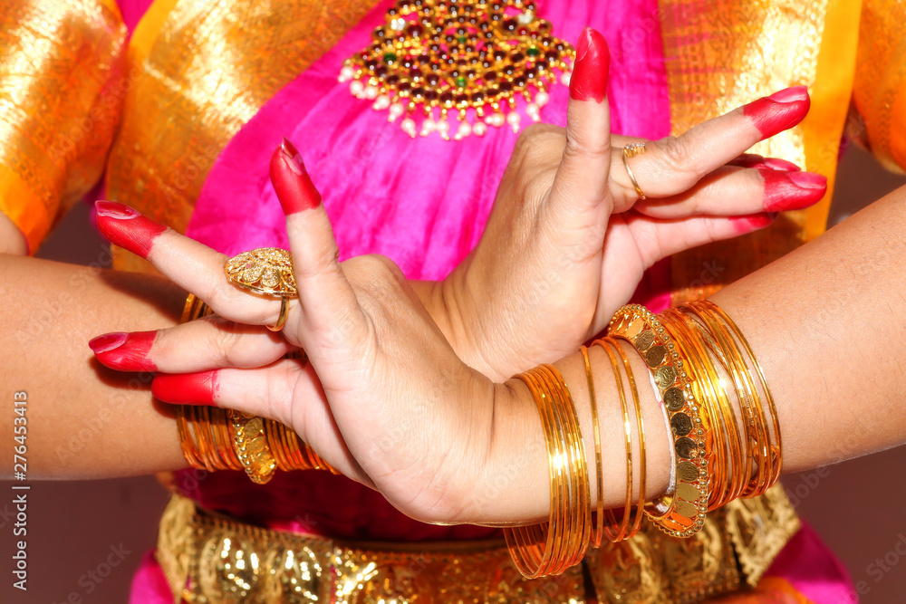 Woman hand of professional Indian dancer demonstrates dance mudra ...