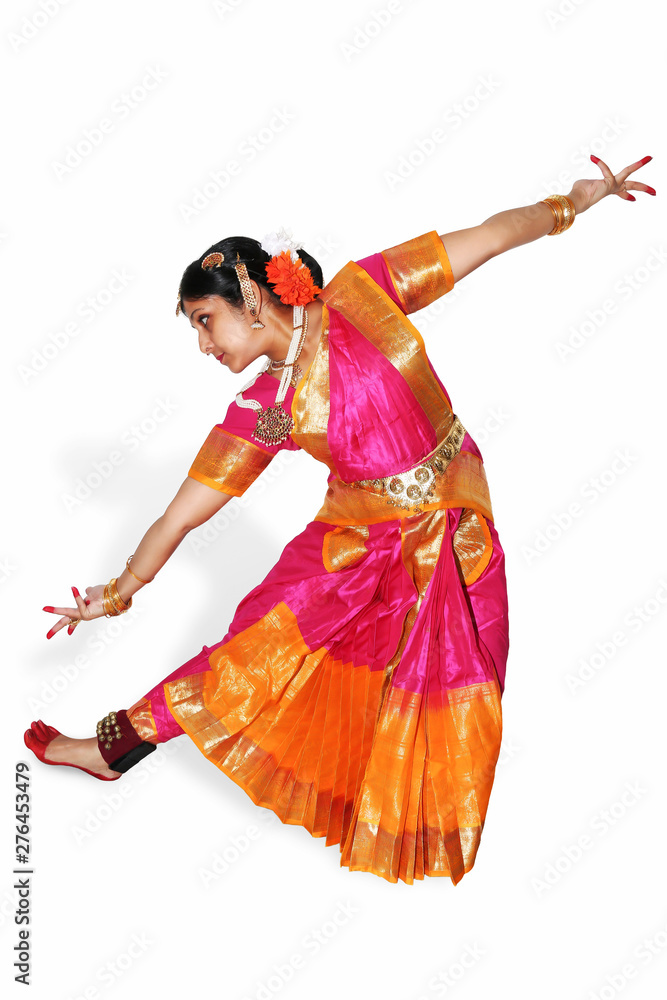 Fotografía Woman dancer perform Bharatanatyam Indian classical dance in ...
