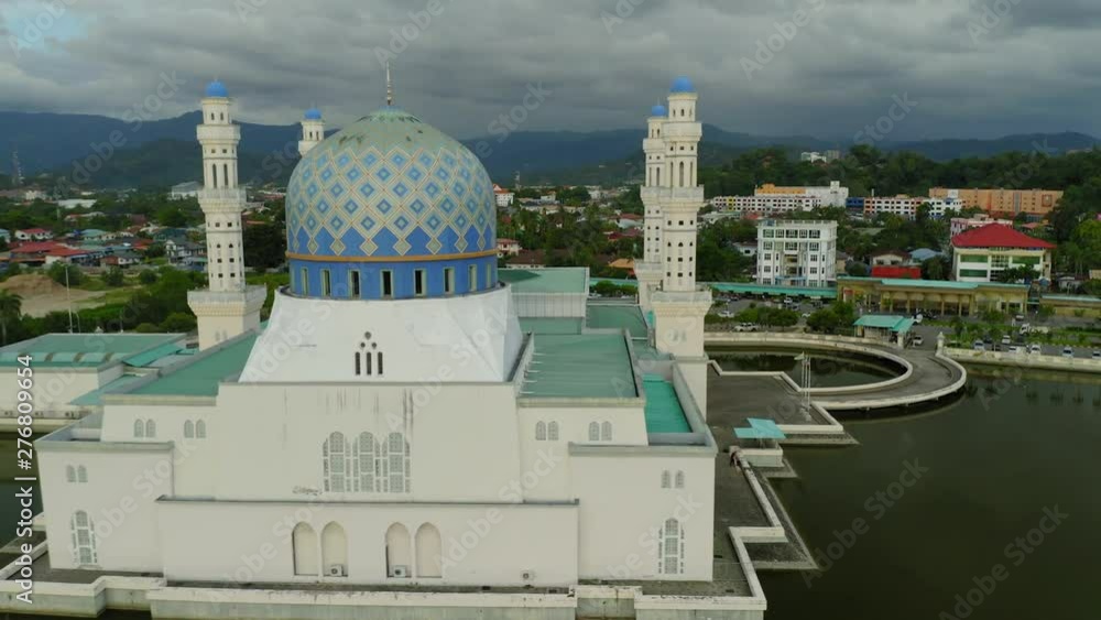 Aerial footage of beautiful mosque and the most famous tourist spot ...