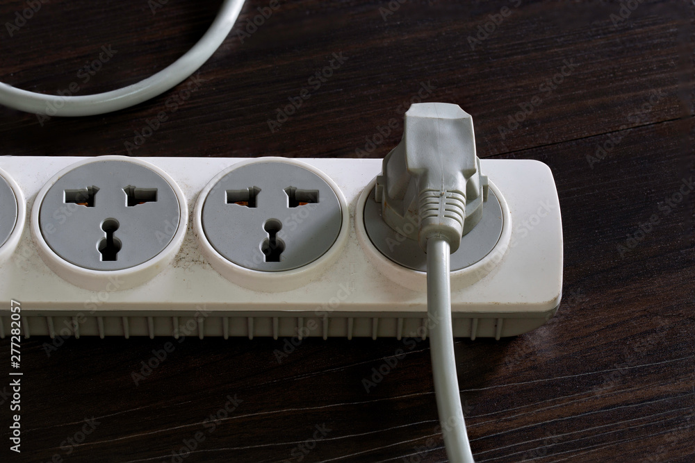 Power plug electric kind no ground rod but use copper is connecting ...