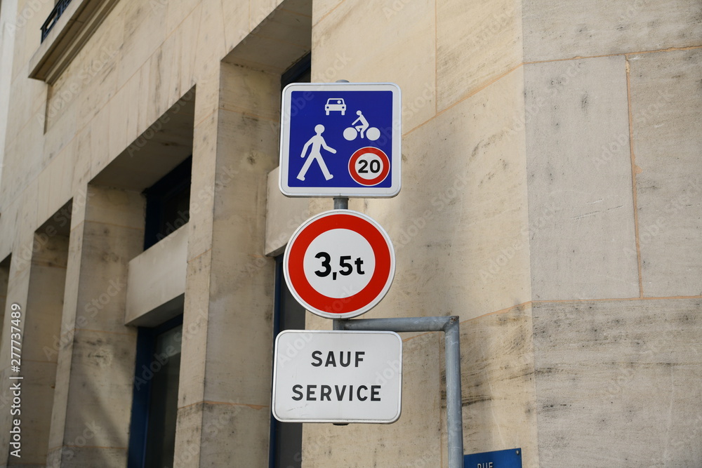 Panneau de signalisation sauf service Stock Photo | Adobe Stock