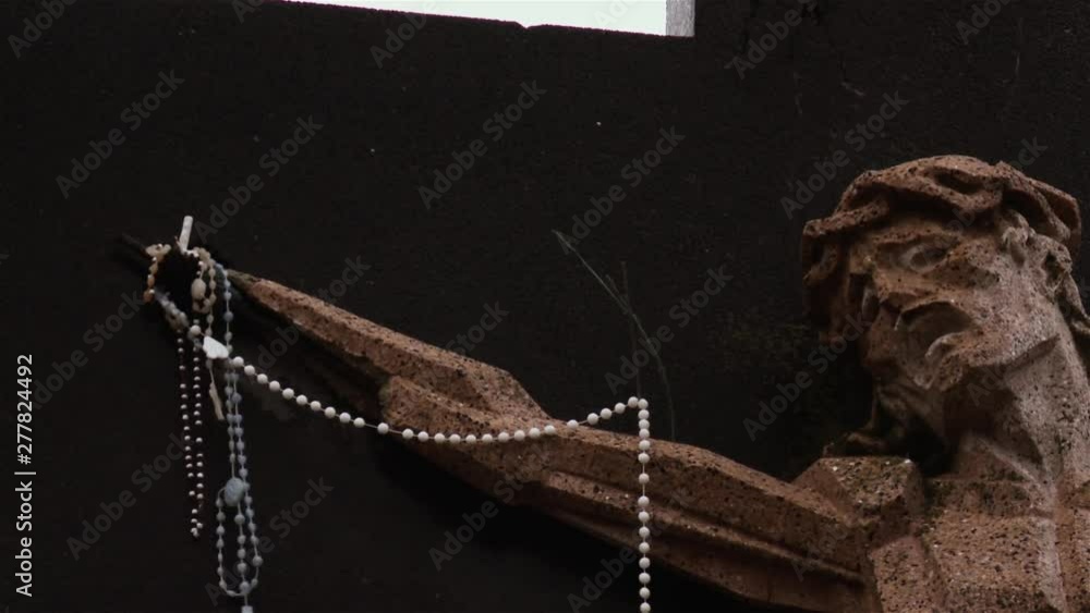 Crucifixion. Christian Cross with Crucified Jesus Christ Statue and Many Rosaries. vídeo de ...