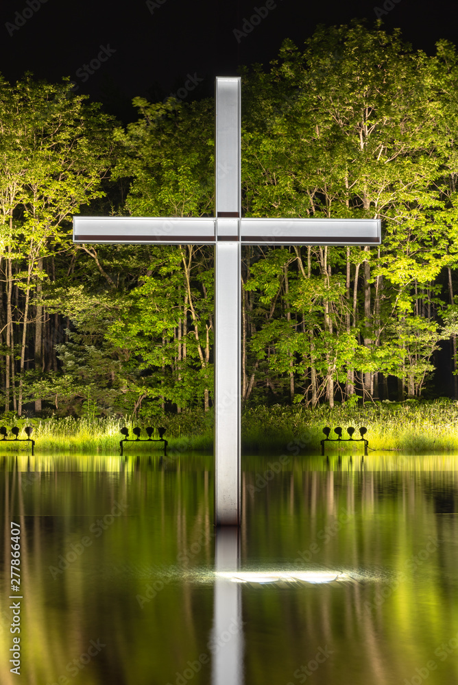Cross on the water with an inverted reflection in a beautiful nature ...