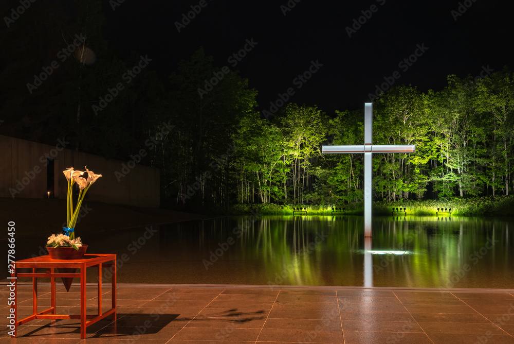 Cross on the water with an inverted reflection in a beautiful nature ...