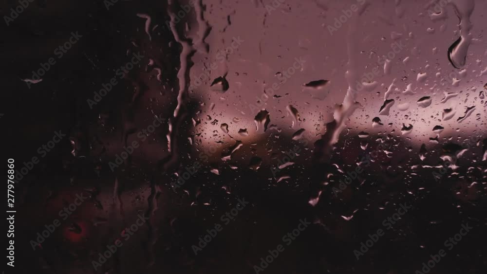 Vidéo Stock Close-up pictures of water droplets on glass Large rain ...