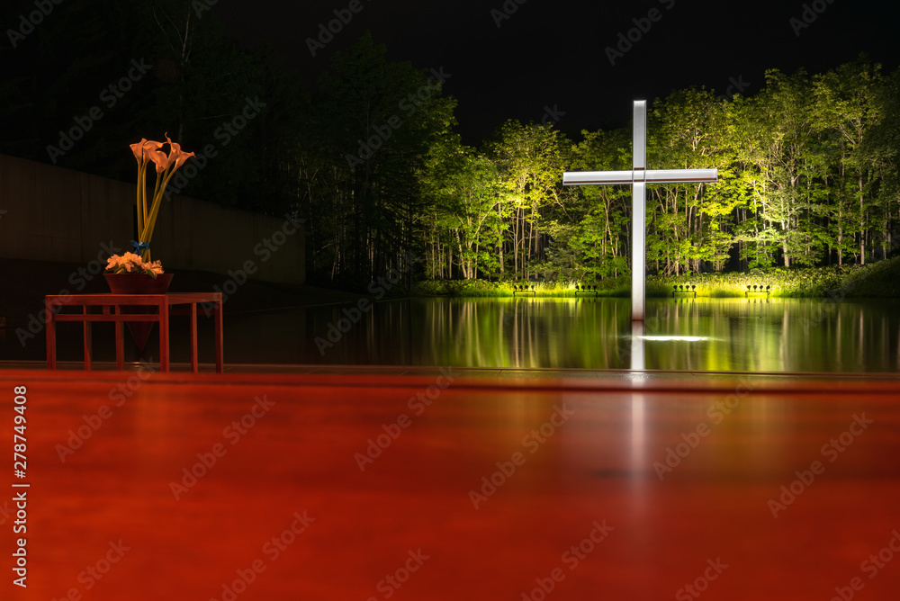 Cross on the water with an inverted reflection in a beautiful nature ...