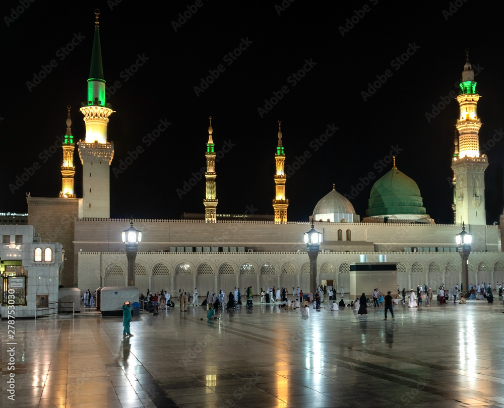 Poster Muslims wearing traditional clothing in the temple of the Nabawi ...