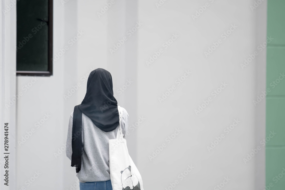 Female muslim girl back view walking. Female muslim black hijab and ...
