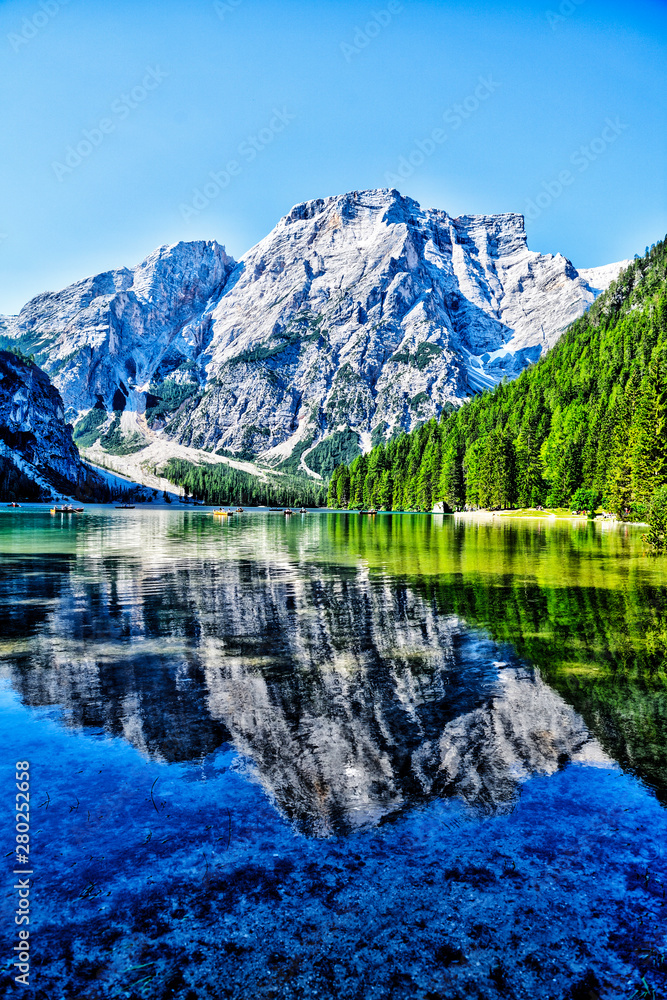 Croda del Becco, Lago di Braiers, Dolomiti, Italia Stock Photo | Adobe ...
