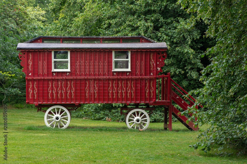 Poster Red vintage circus wagon in green scenery – Wall Art | UkPosters