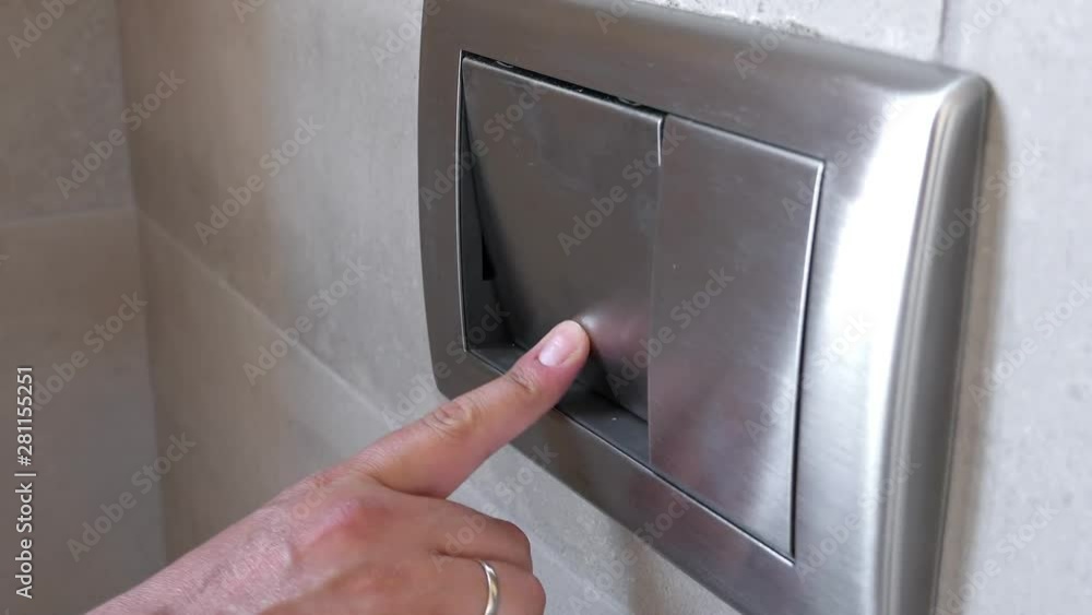 Vidéo Stock Man push flush button in modern restroom, closeup. Flashing ...