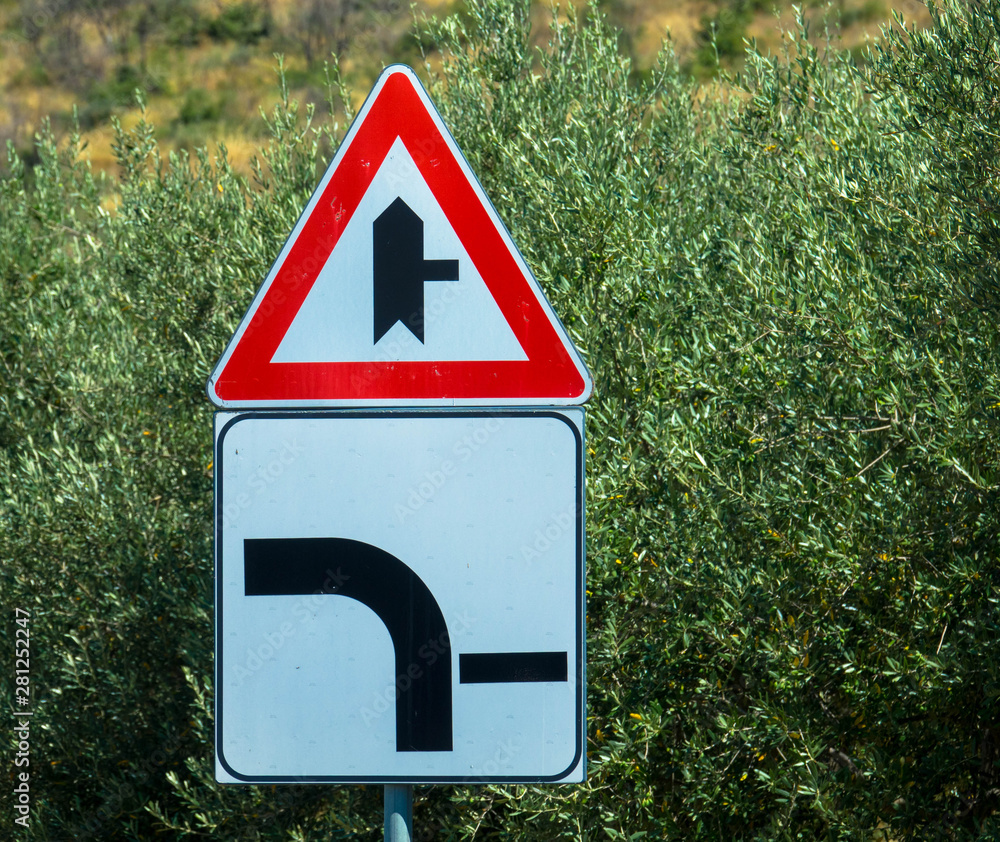 Vorfahrtsregeln, Verkehrszeichen Stock Photo | Adobe Stock