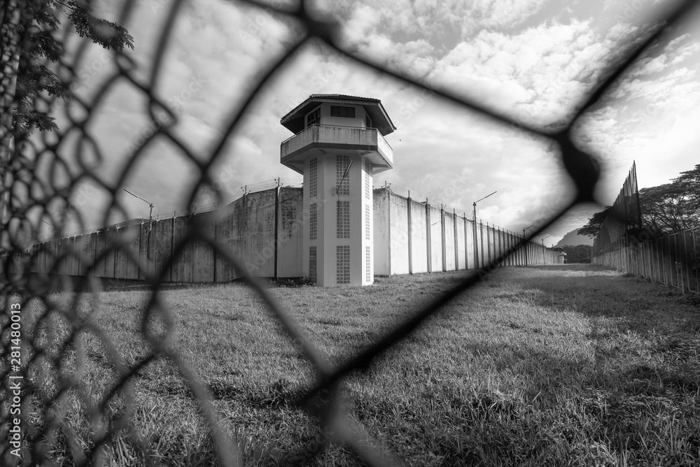 Foto de Prison watchtower protected by wire of prison fence.White ...