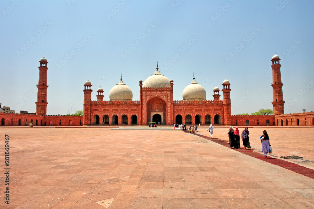 The Badshahi Mosque - a Mughal era masjid in Lahore, Pakistan. Stock ...