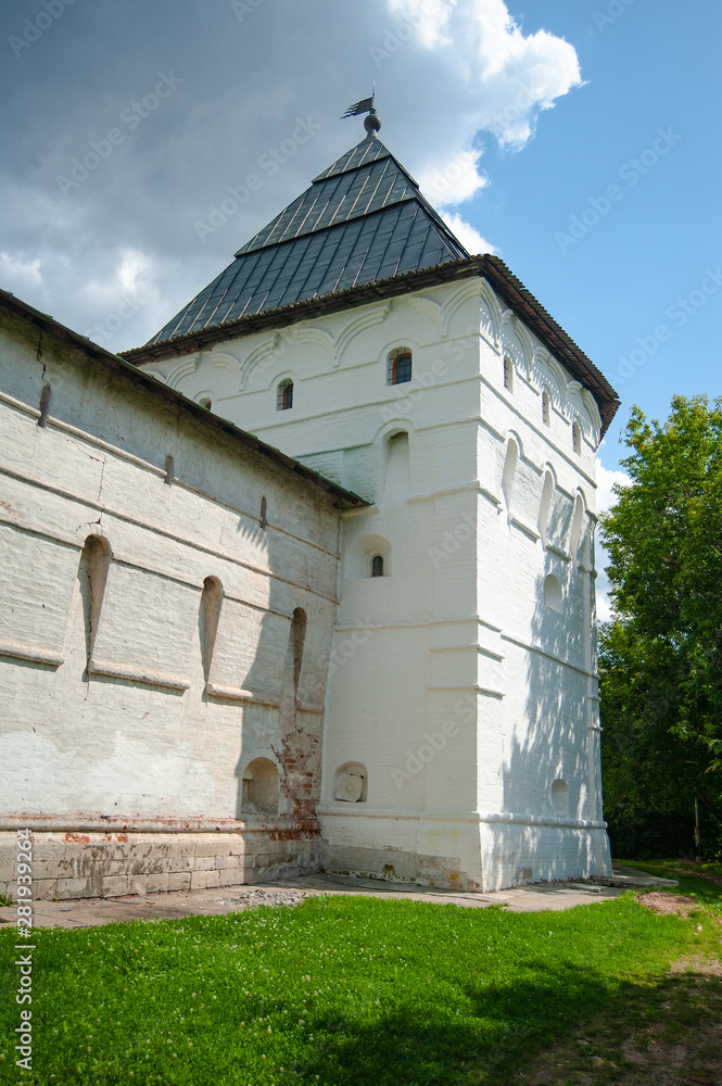 The towers of the fortress were the most important elements of the ...