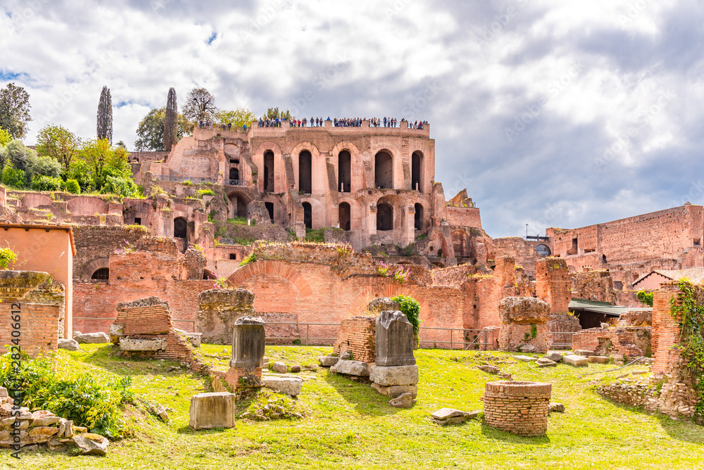 Terrace on Palatine Hill. The best lookout point of Roman Forum, Rome ...