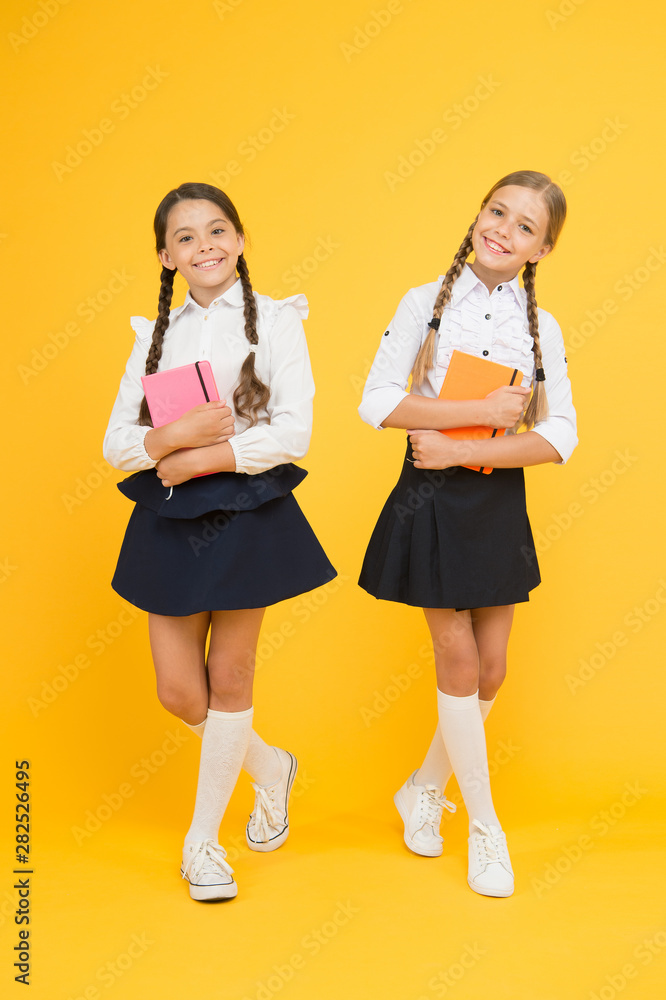 School friendship. Friendship goals. Cute school girls with books ...