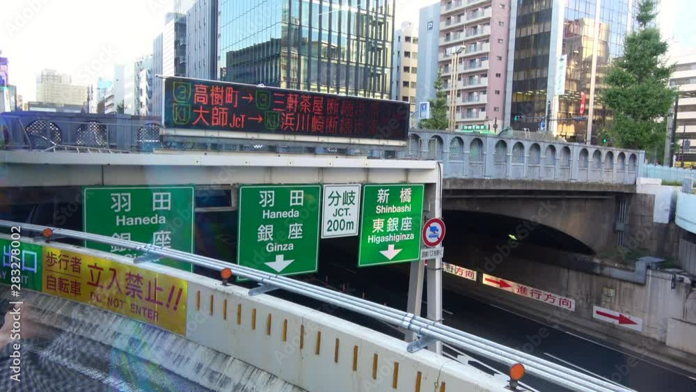Japanese traffic instructions, signs in Tokyo, 4K Stock ビデオ | Adobe Stock