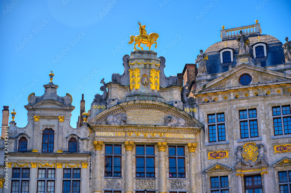 buildings-and-architecture-in-the-grand-place-or-grote-markt-the