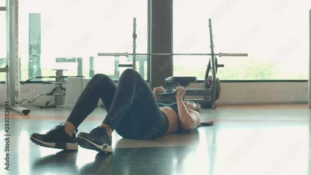 Young Asian attractive sporty woman doing crisscross or twist side ...