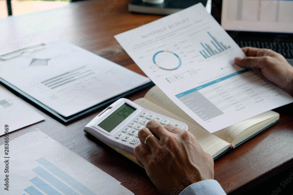 Businessmen, financial accountants, planners, work, planning, ideas in ...