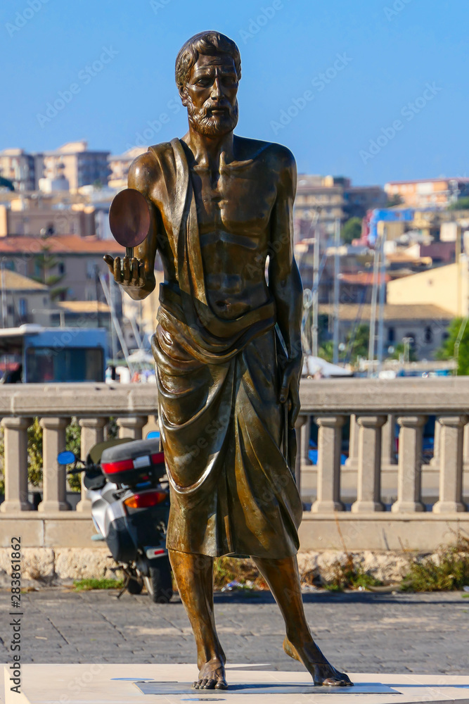 Syracuse, Sicily, Italy A statue of Archimedes on a main square. The ...