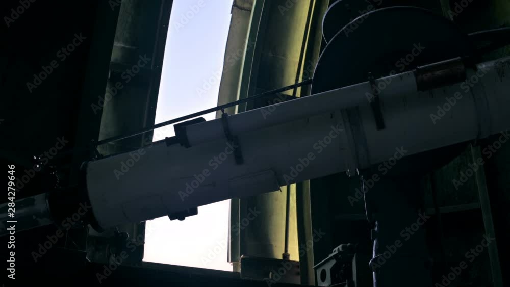 Closure of the shutter window mechanism of the observer dome of the ...