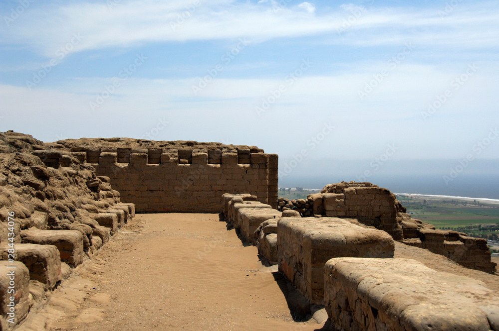 Foto de Peru, Lima. Inca ruins of Pachacamac located on the Peruvian ...