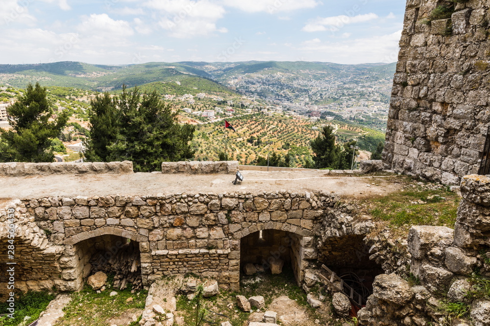 Zdjęcie Stock: Ajloun Castle (Qalʻat ar-Rabad), is a 12th-century ...