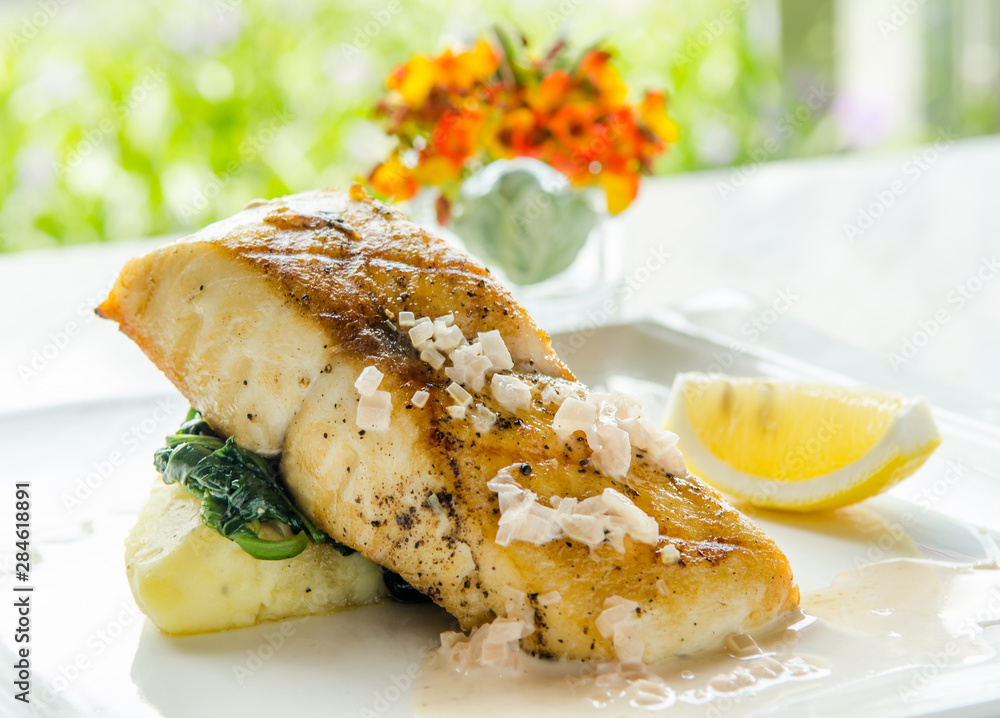 Foto de Fish Black Cod Steak Premium Ingredients with mash potato and ...