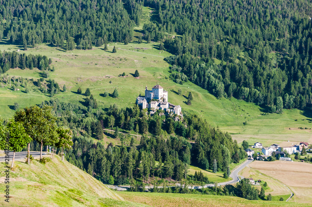 Scuol, Tarasp, Schloss, Unterengadin, Fontana, Vulpera, Dorf, Wanderweg, Alpen, Graubünden ...