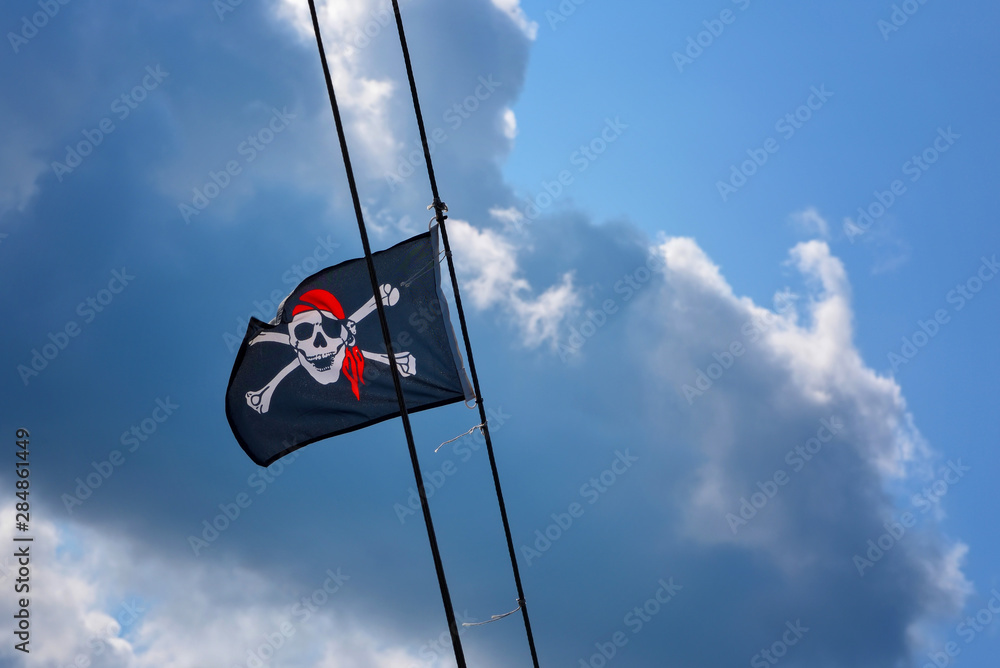 Jolly Roger - Flag of a Pirate skull and cross bones pirate flag waving ...