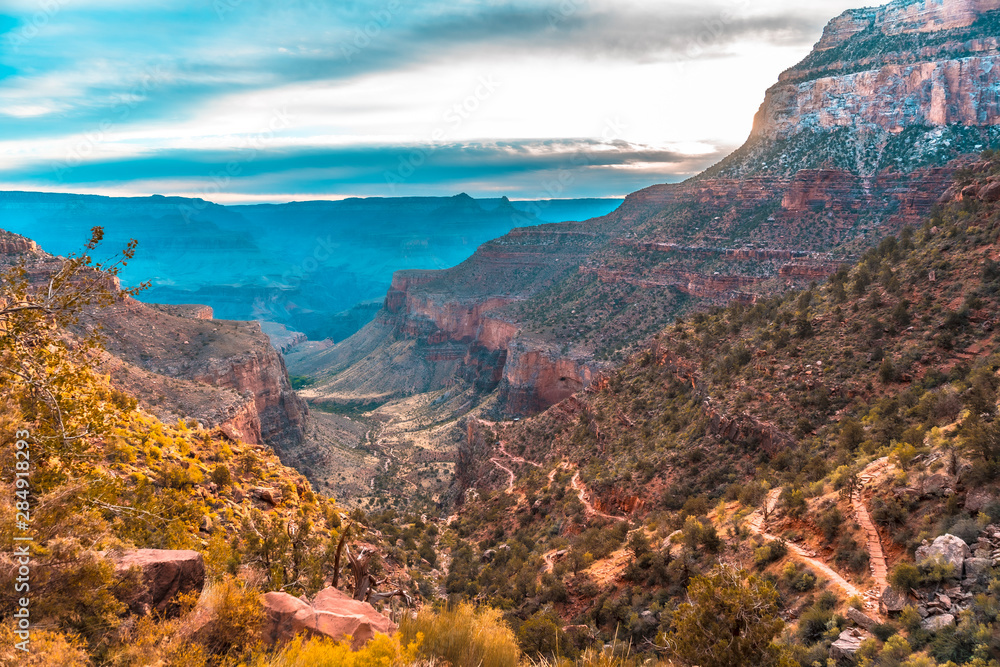 Sunrise on the rise of the Bright Angel Trailhead road in the Grand ...